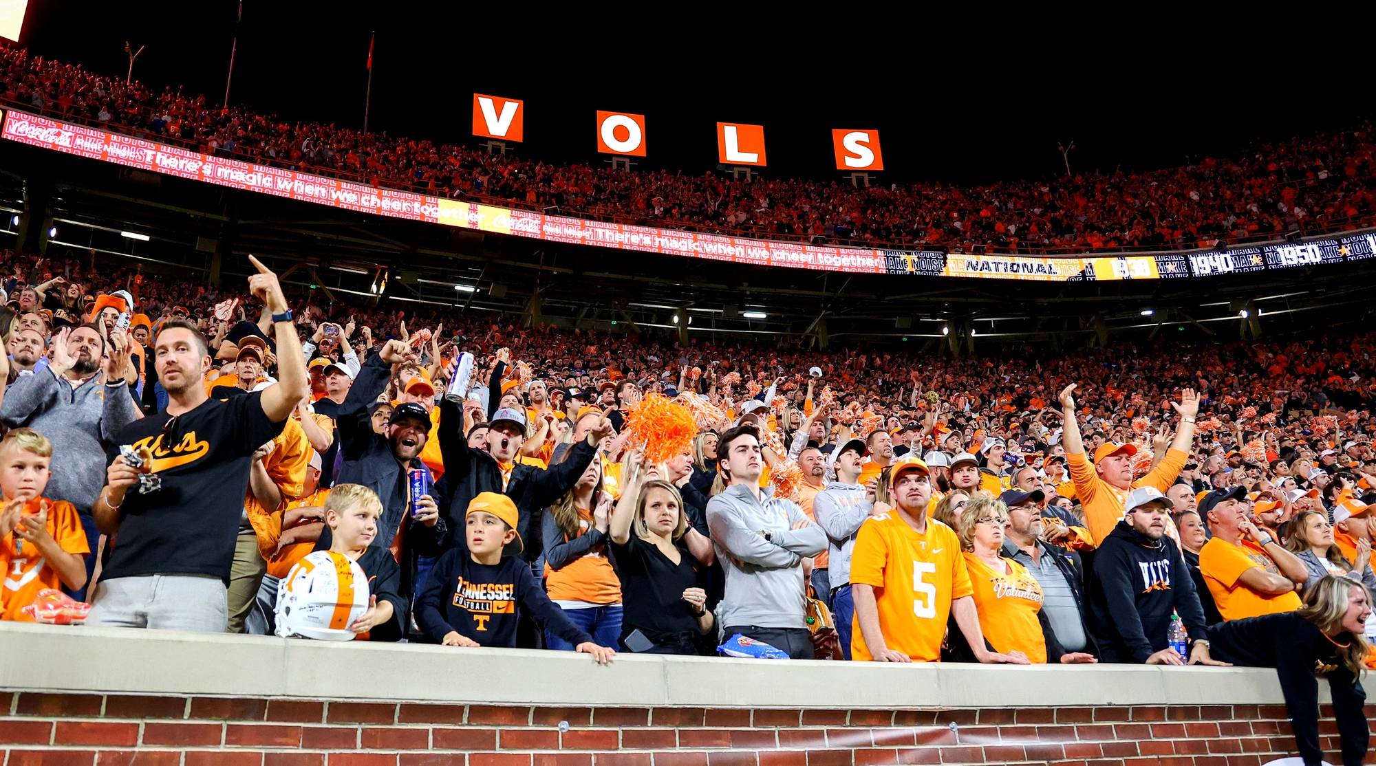 Tennessee Fan Goes Viral for ‘College GameDay’ Mustard Chug (Video ...