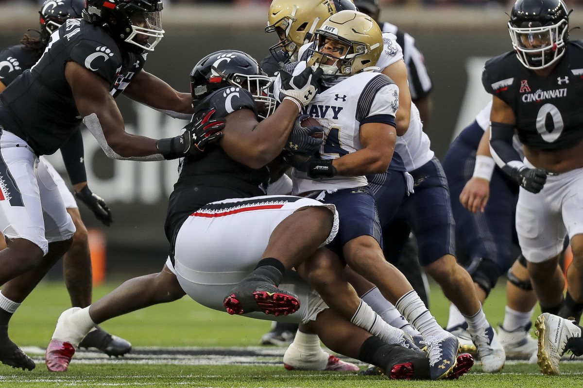 Final Huddle: UC Swallows Navy 20-10 at Nippert Stadium - All Bearcats