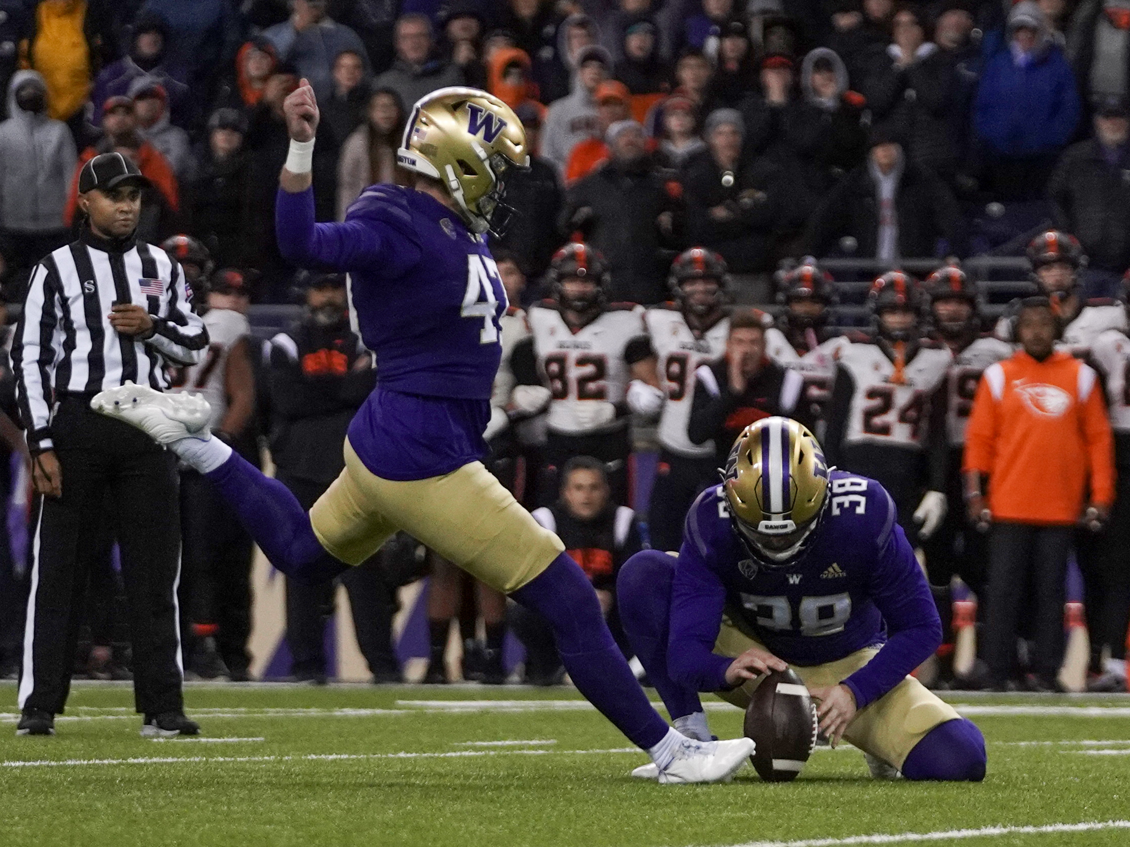 Henry Repeats as Pac-12 Special-Teams Player of the Week - Sports ...