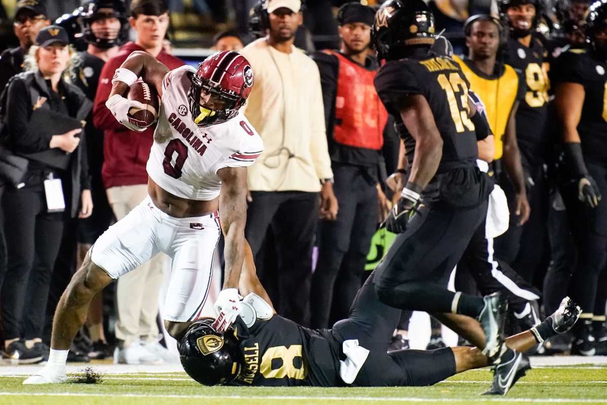 South Carolina's Jaheim Bell "Embracing" Running Back Role - Sports ...