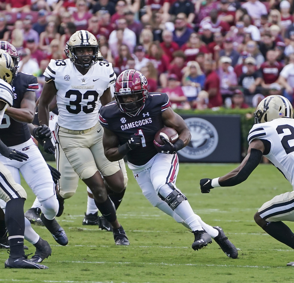 South Carolina's MarShawn Lloyd Out For Florida - Sports Illustrated ...