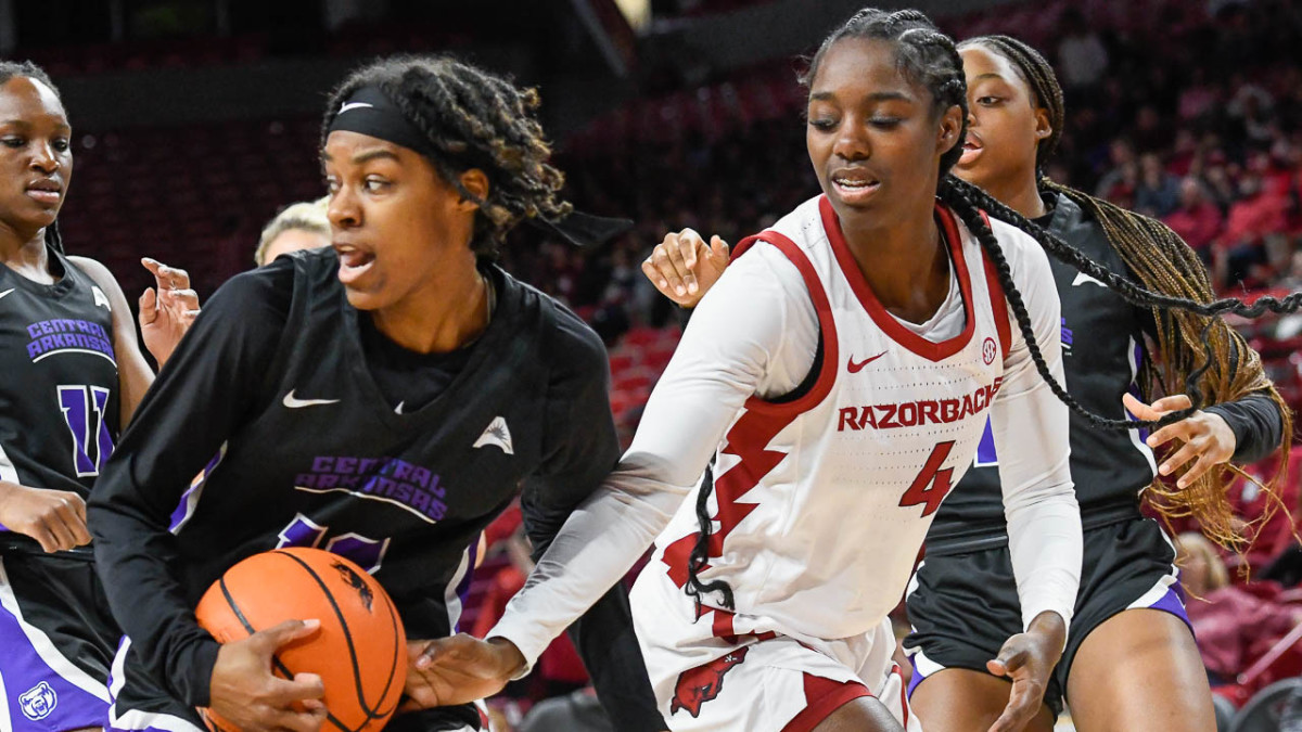 Maryam Dauda's 19 points leads Razorbacks to 72-34 win over UCA ...
