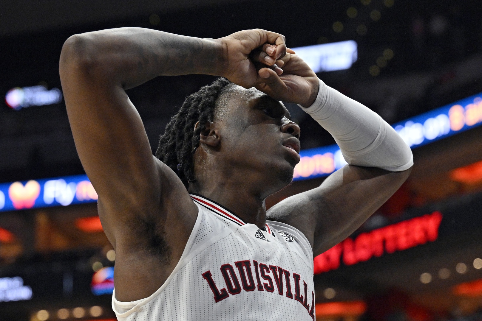 Louisville Men's Basketball Stunned By Wright State on Game-Winning ...