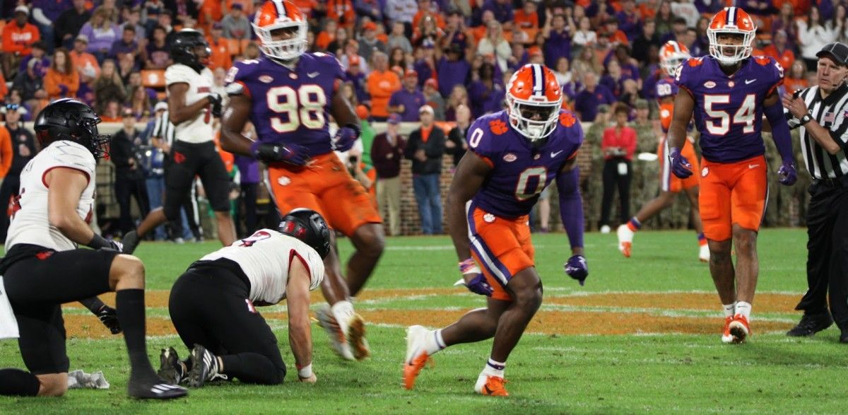 Could Clemson Tigers LB Barrett Carter and Trenton Simpson Switch Roles ...