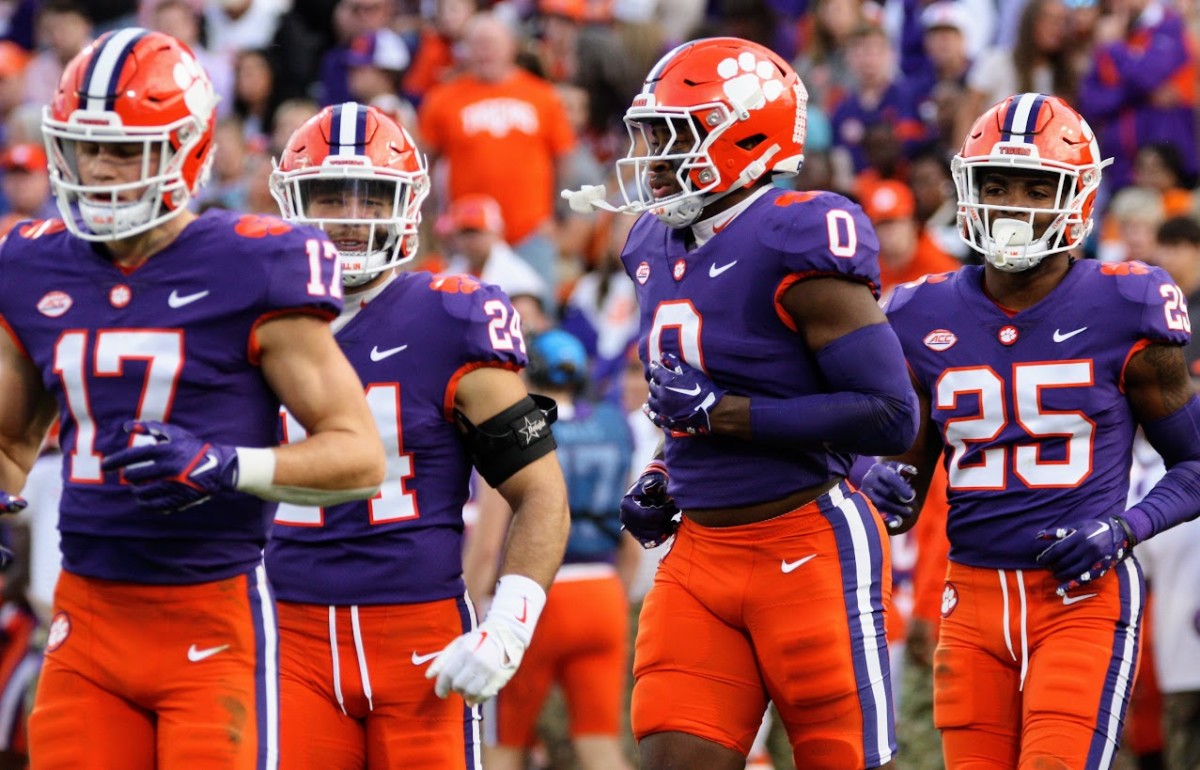 Could Clemson Tigers LB Barrett Carter and Trenton Simpson Switch Roles ...