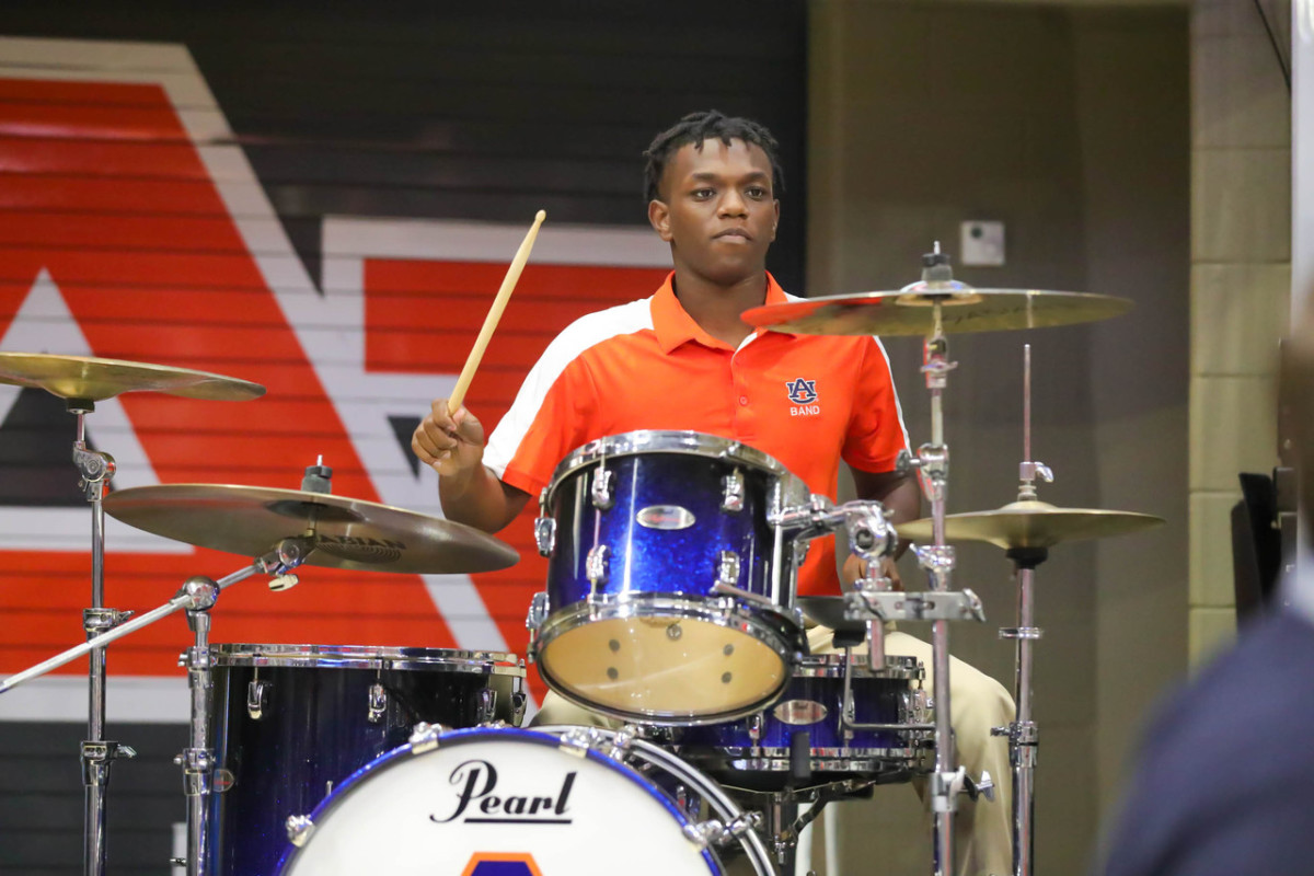 LOOK: Auburn basketball, Chance Westry warms up vs Winthrop - Sports ...