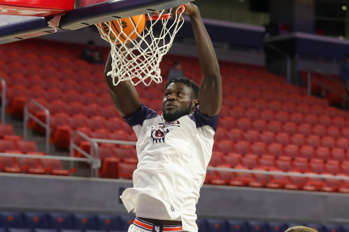 LOOK: Auburn basketball, Chance Westry warms up vs Winthrop - Sports ...