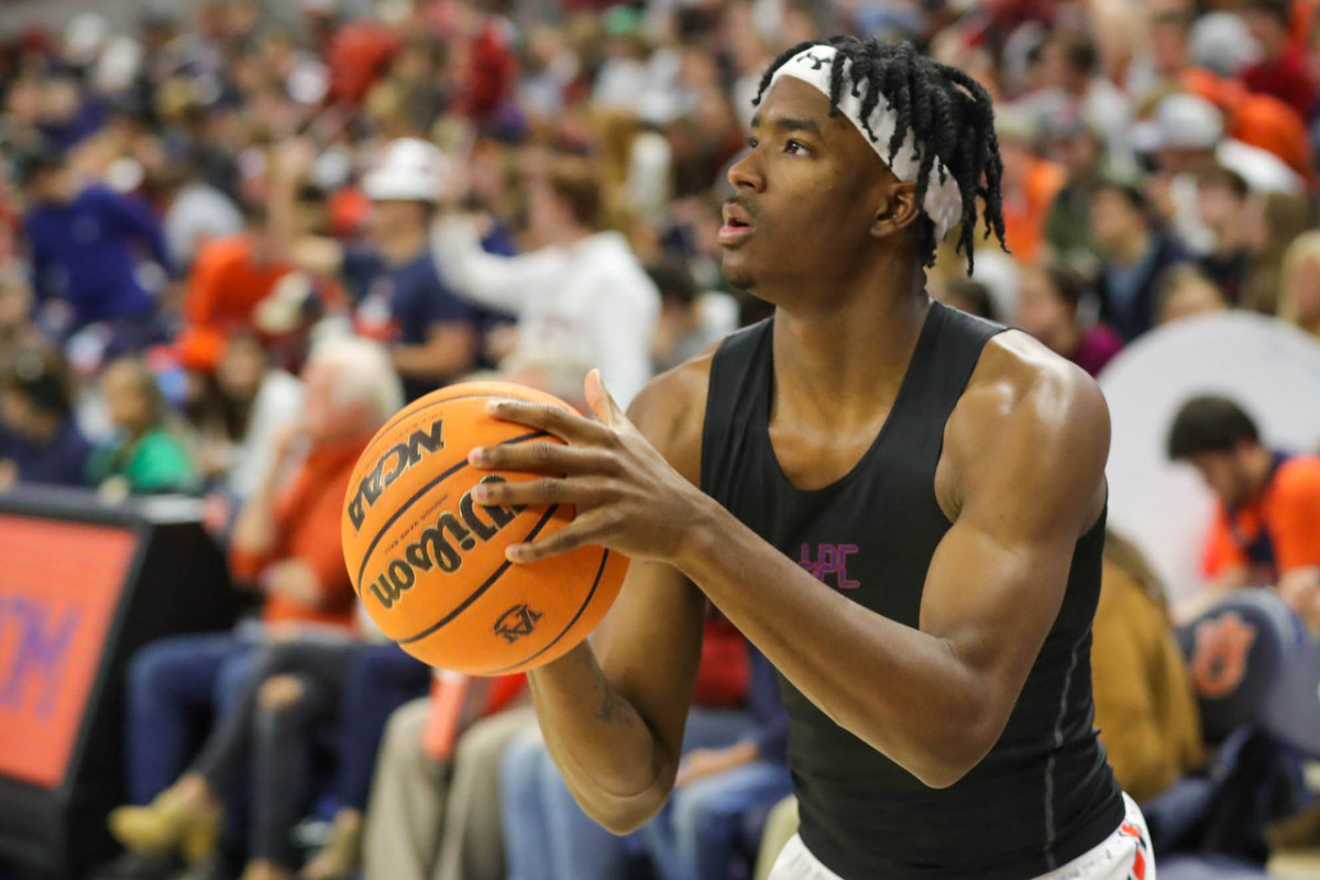LOOK: Auburn basketball, Chance Westry warms up vs Winthrop - Sports ...