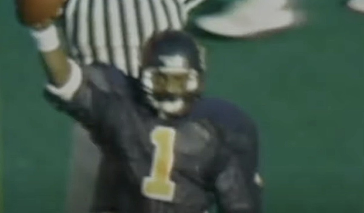 The Sad Case of Mariet Ford, Who Made Final Lateral in THE PLAY ...