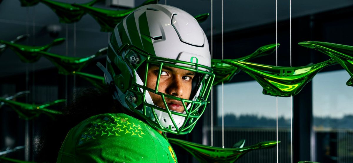 LOOK: Oregon Football Unveils Uniforms for Clash With Utah Utes ...
