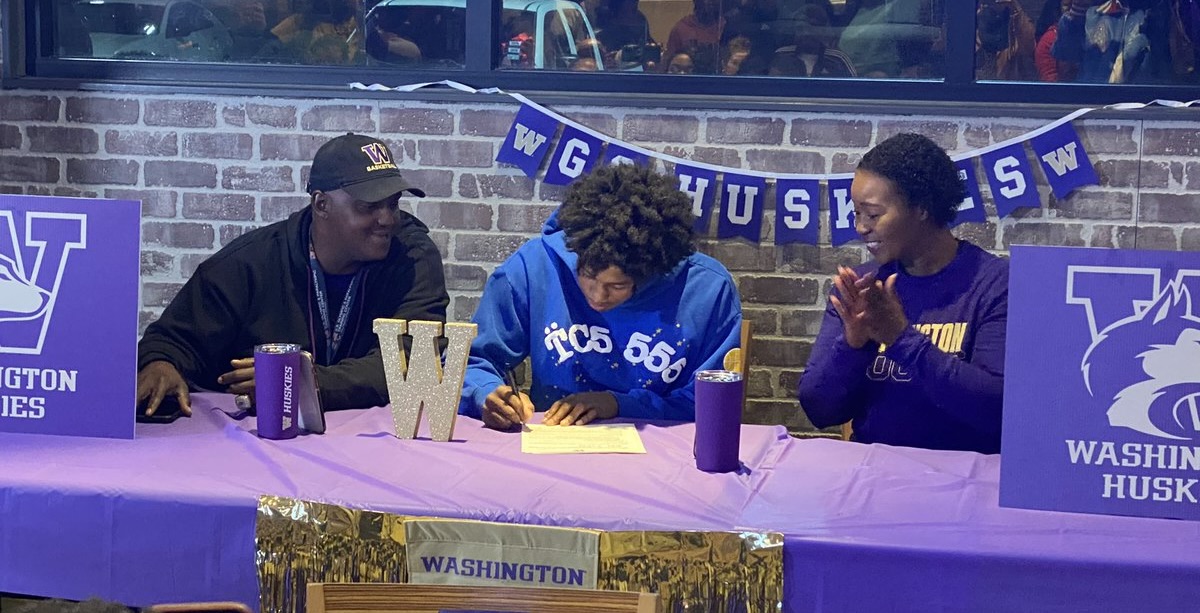 Yates Makes It Official with UW, Conjures Up Visions of Him and ...