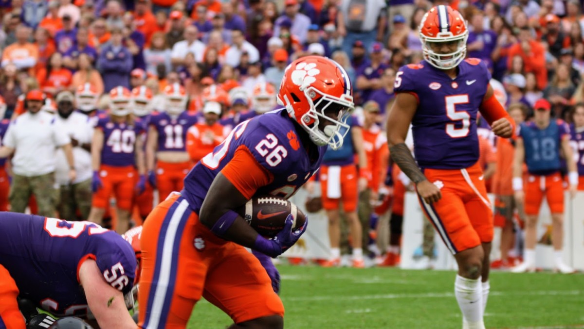 Soft-Spoken Clemson Tigers RB Phil Mafah Becoming 'Problem' for ...