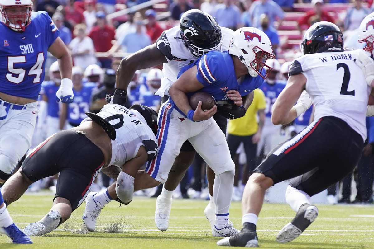 PFF Names Ivan Pace Jr. MVP Of All College Linebackers - All Bearcats