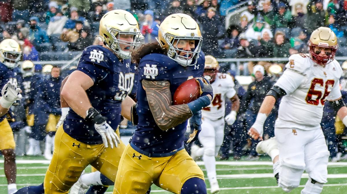 Notre Dame Moves Up To No 15 In Latest Coaches Poll Sports