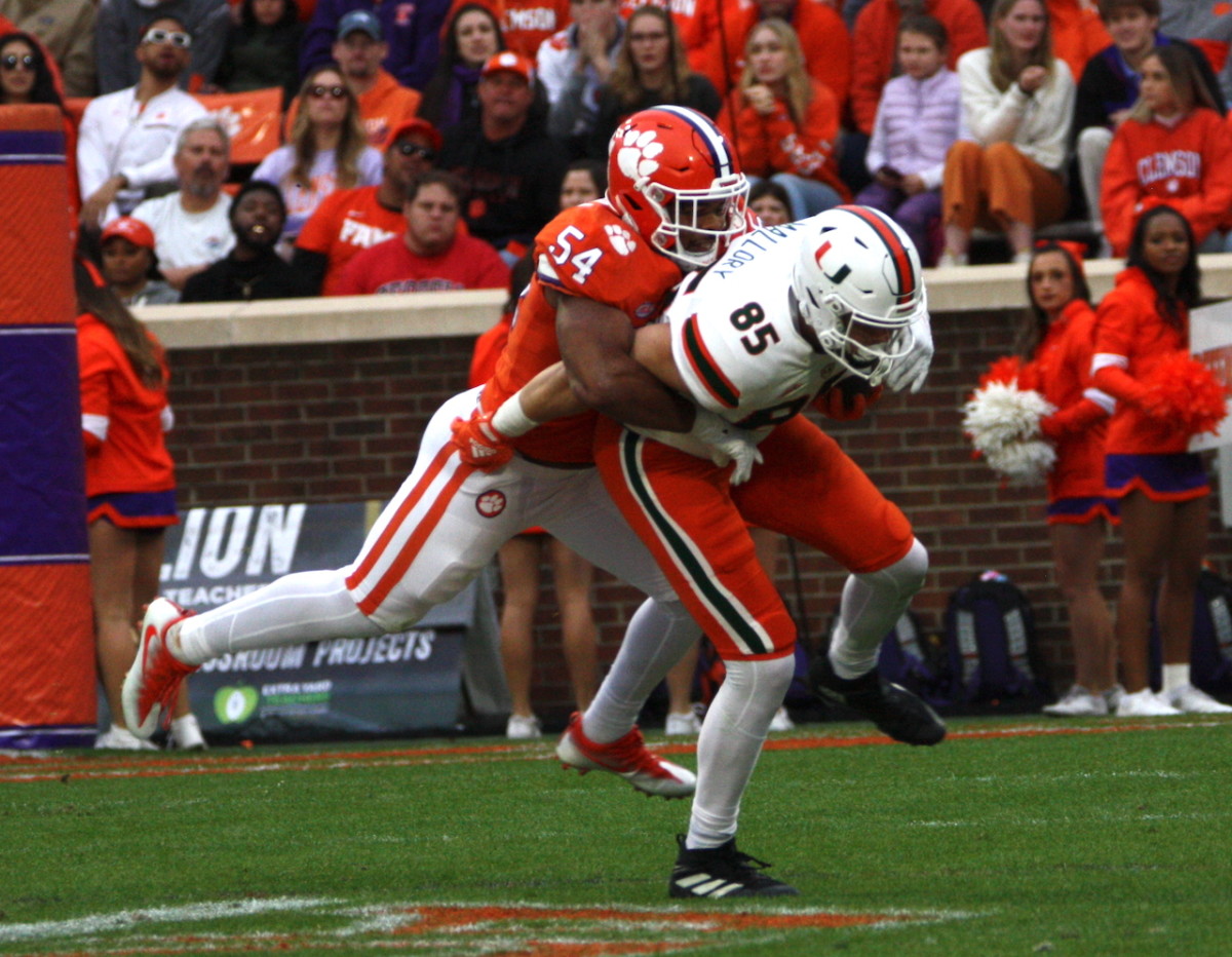 Jeremiah Trotter Jr. Settles in as Clemson's Defensive QB, Playmaker ...