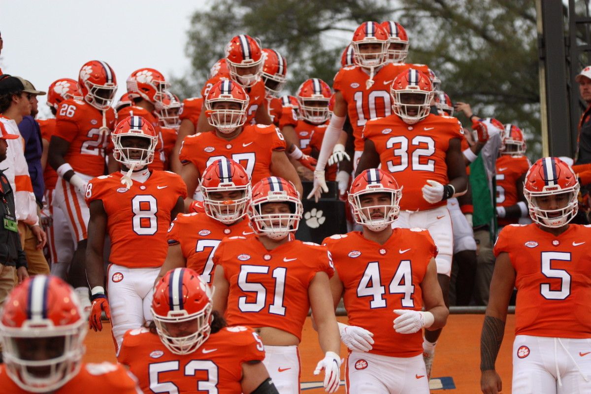 Odds and Ends: Clemson Tigers Begin Rivalry Week as 2 TD Favorite Over ...