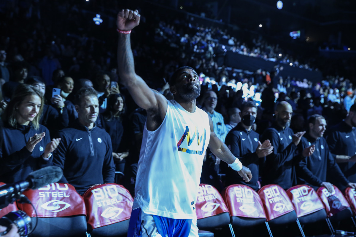 Watch: Nets Crowd Reacts to Kyrie Irving Returning From Suspension ...