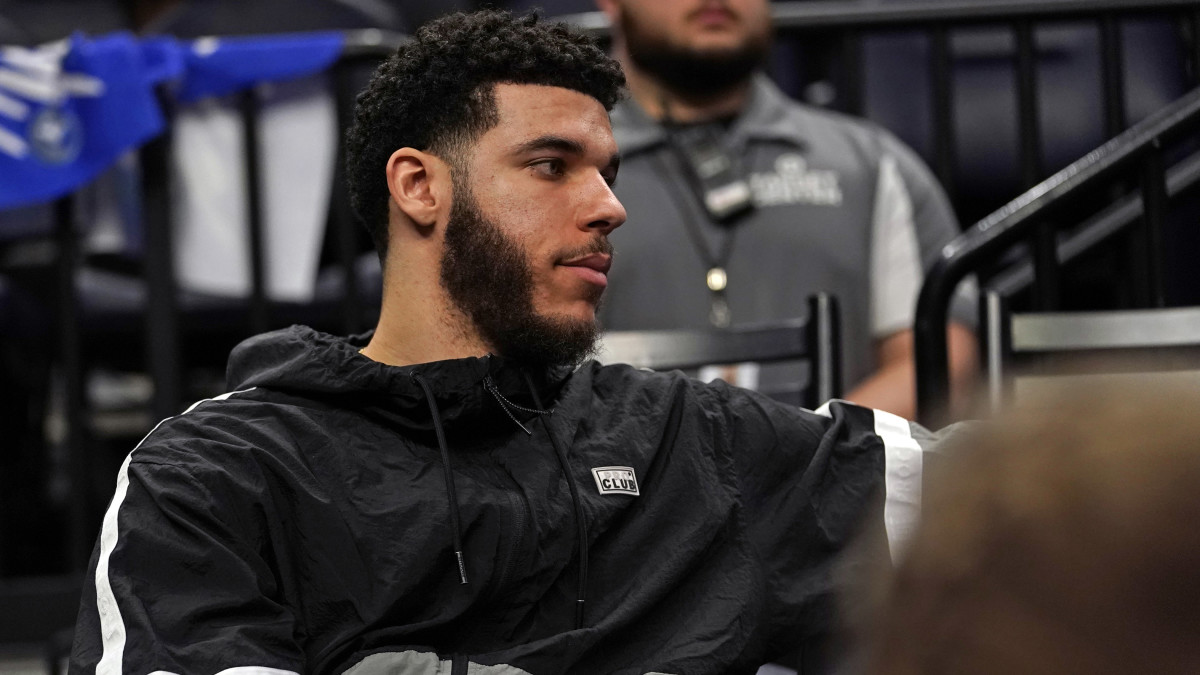 Latest updates on Lonzo Ball's knee injury - Sports Illustrated Chicago ...