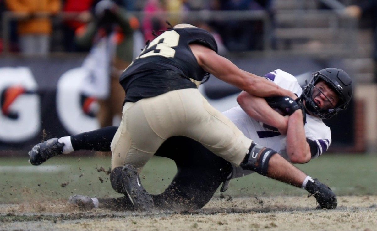 Linebacker Kieren Douglas Playing Through Injury for Purdue Football ...