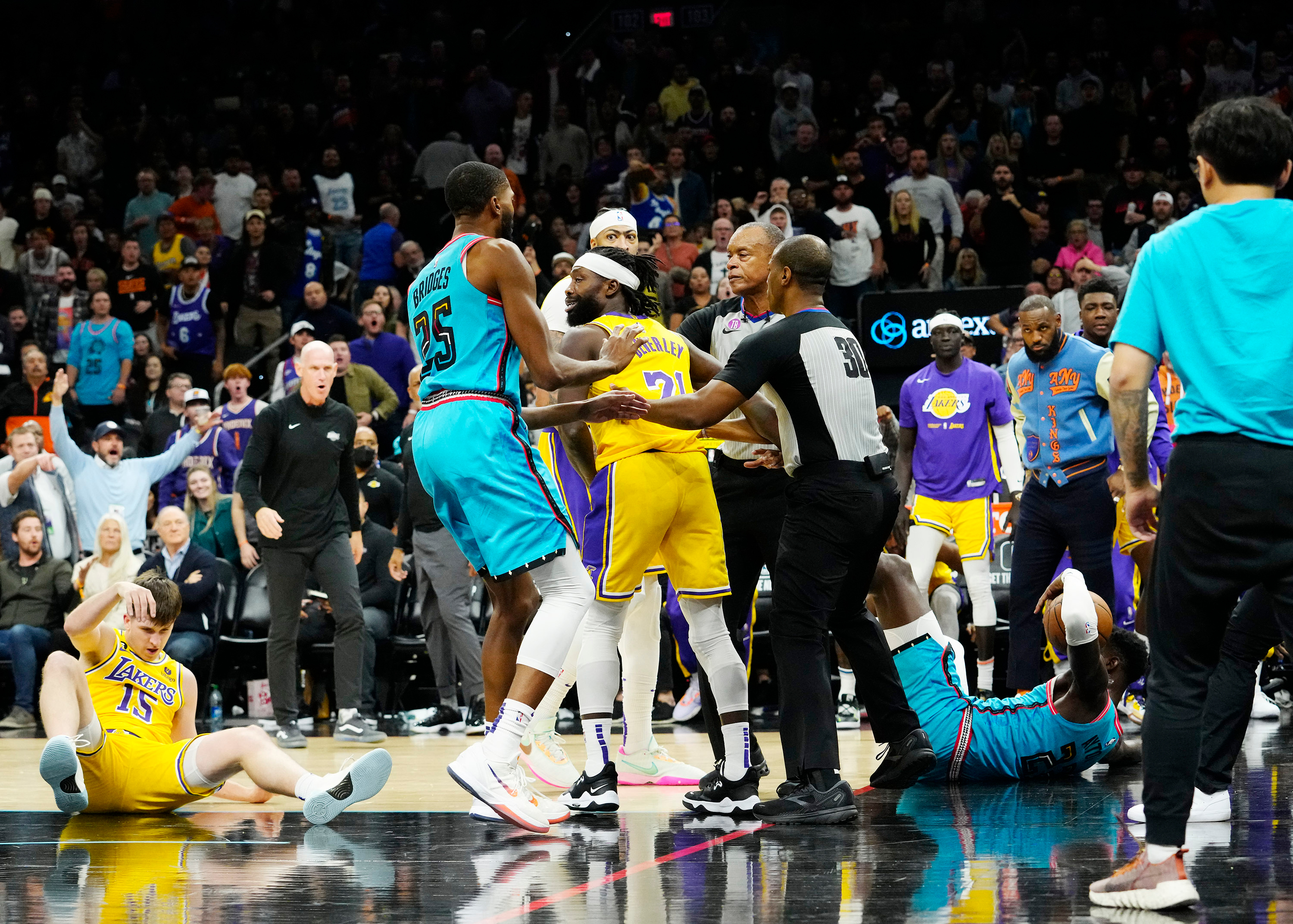 Lakers News: NBA Twitter Talks "Shovegate" - All Lakers | News, Rumors ...