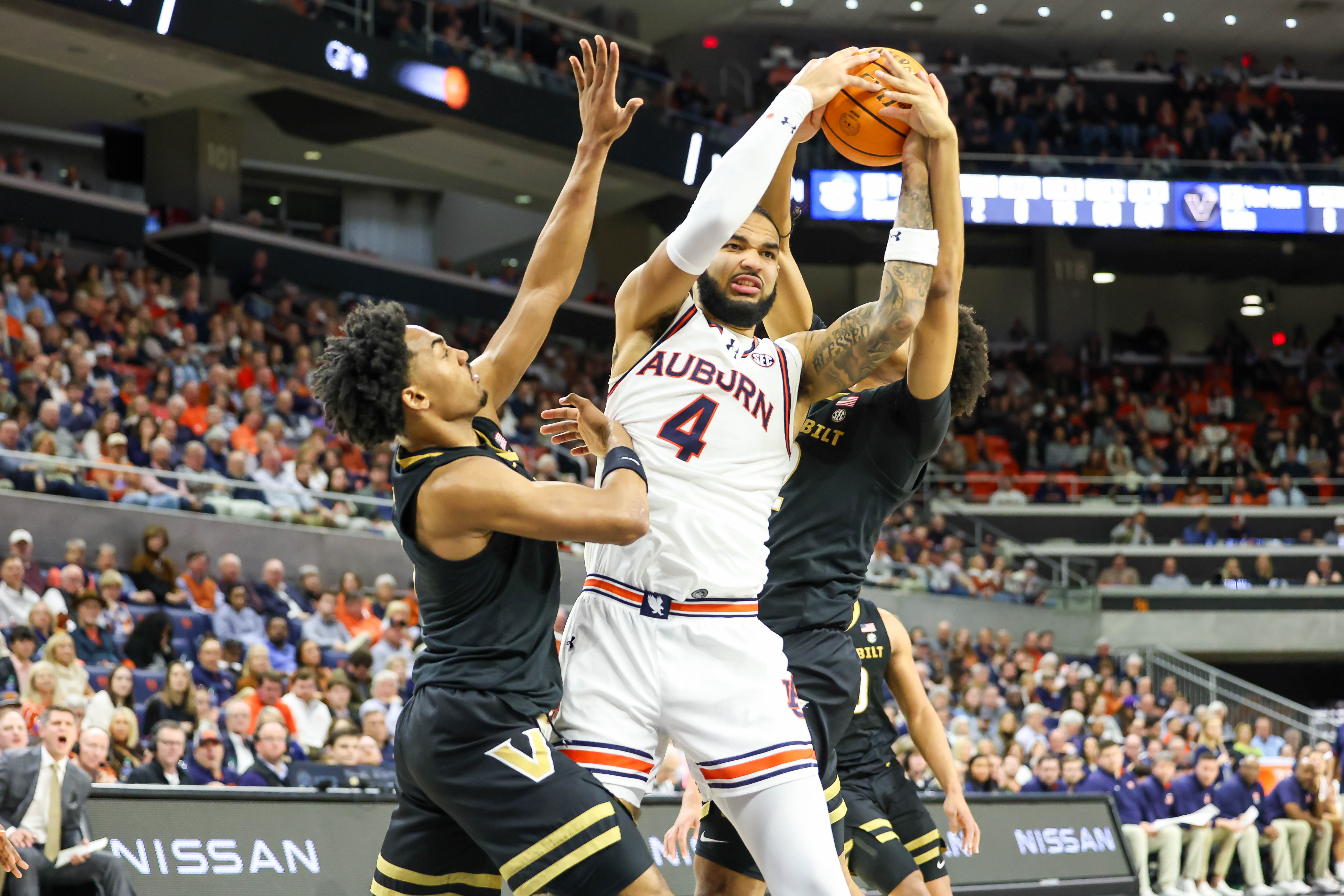 PHOTOS: Here are the best shots from Auburn basketball's battle with ...