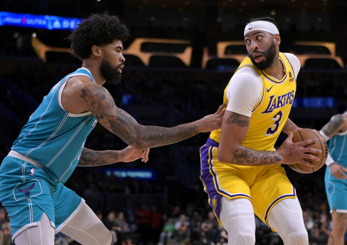 Hornets Try to Snap Seven-Game Losing Streak as King James Visits Crown ...