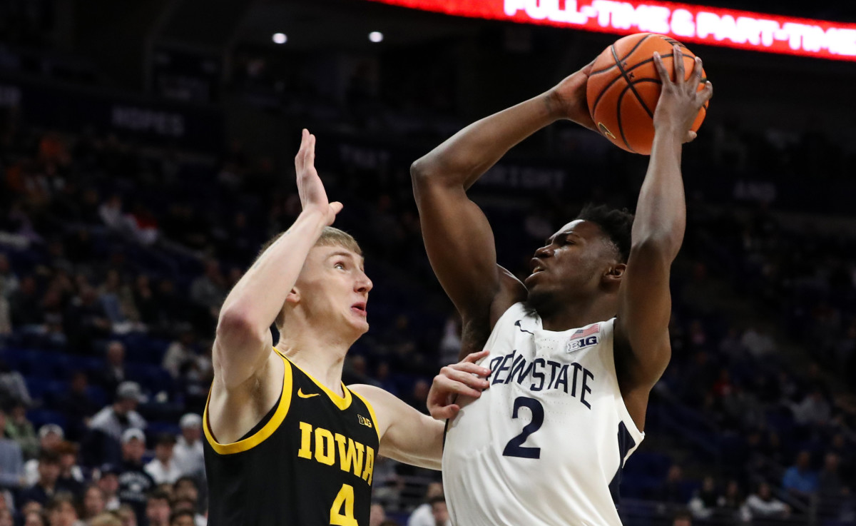 Hawkeyes Fall Late at Penn State - Sports Illustrated Iowa Hawkeyes ...