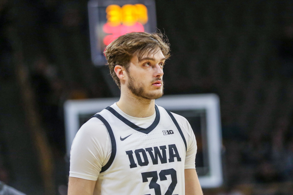 Iowa Basketball Knocks Off Badgers - Sports Illustrated Iowa Hawkeyes ...