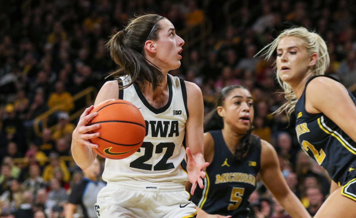 Caitlin Clark Sets All-Time Scoring Record - Sports Illustrated Iowa Hawkeyes News, Analysis and ...
