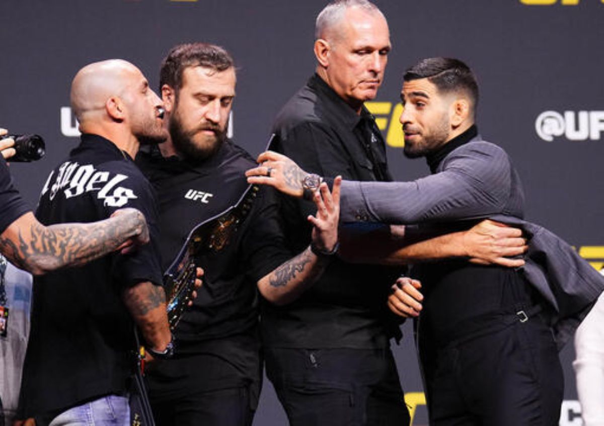 UFC 298 Predictions: Topuria vs. Volkanovski Title Fight, Whittaker vs ...