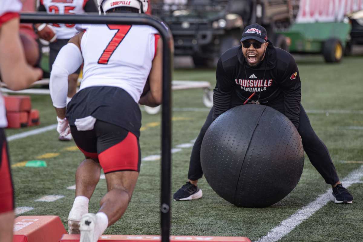 Tennessee Football Hires RBs Coach De'Rail Sims - Sports Illustrated ...