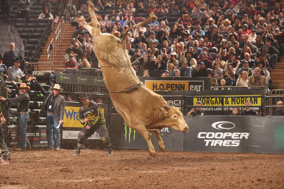 STILL LEGAL, PBR Brings Showtime to Los Angeles - Sports Illustrated Rodeo Daily News, Analysis ...
