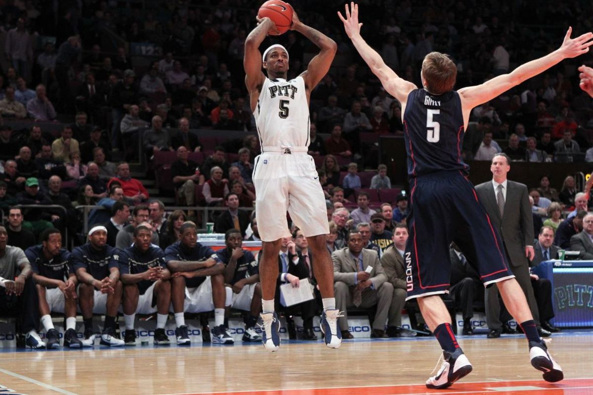 Zoo Crew Merges Past and Present of Pitt Panthers Basketball - Sports ...