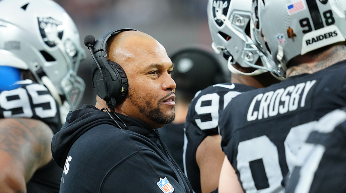 Raiders’ Antonio Pierce Offers Unvarnished Opinion on Coaching ...