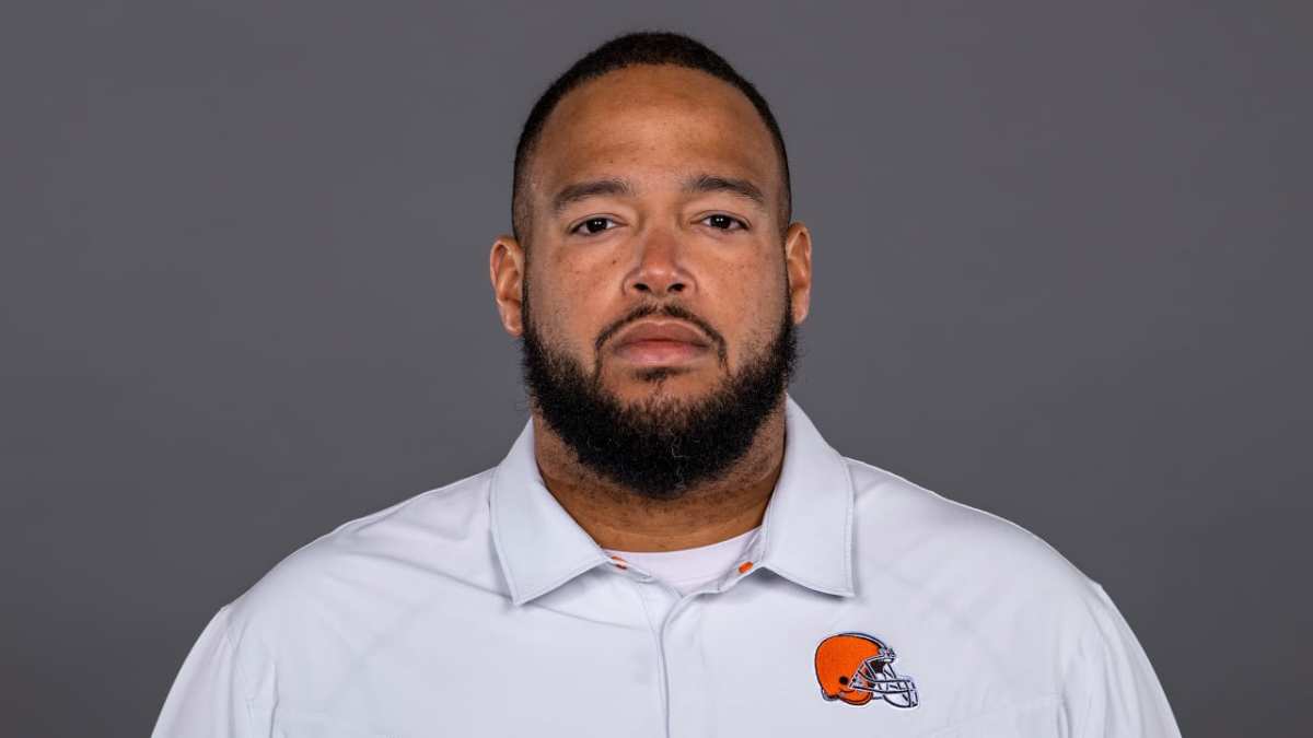 Florida Gators to Hire Browns Assistant Jonathan DeCoster as Co-OL ...
