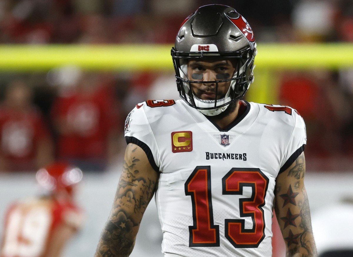 Mike Evans Returns to Bucs, Ends Panthers' Pipe Dream - Sports ...