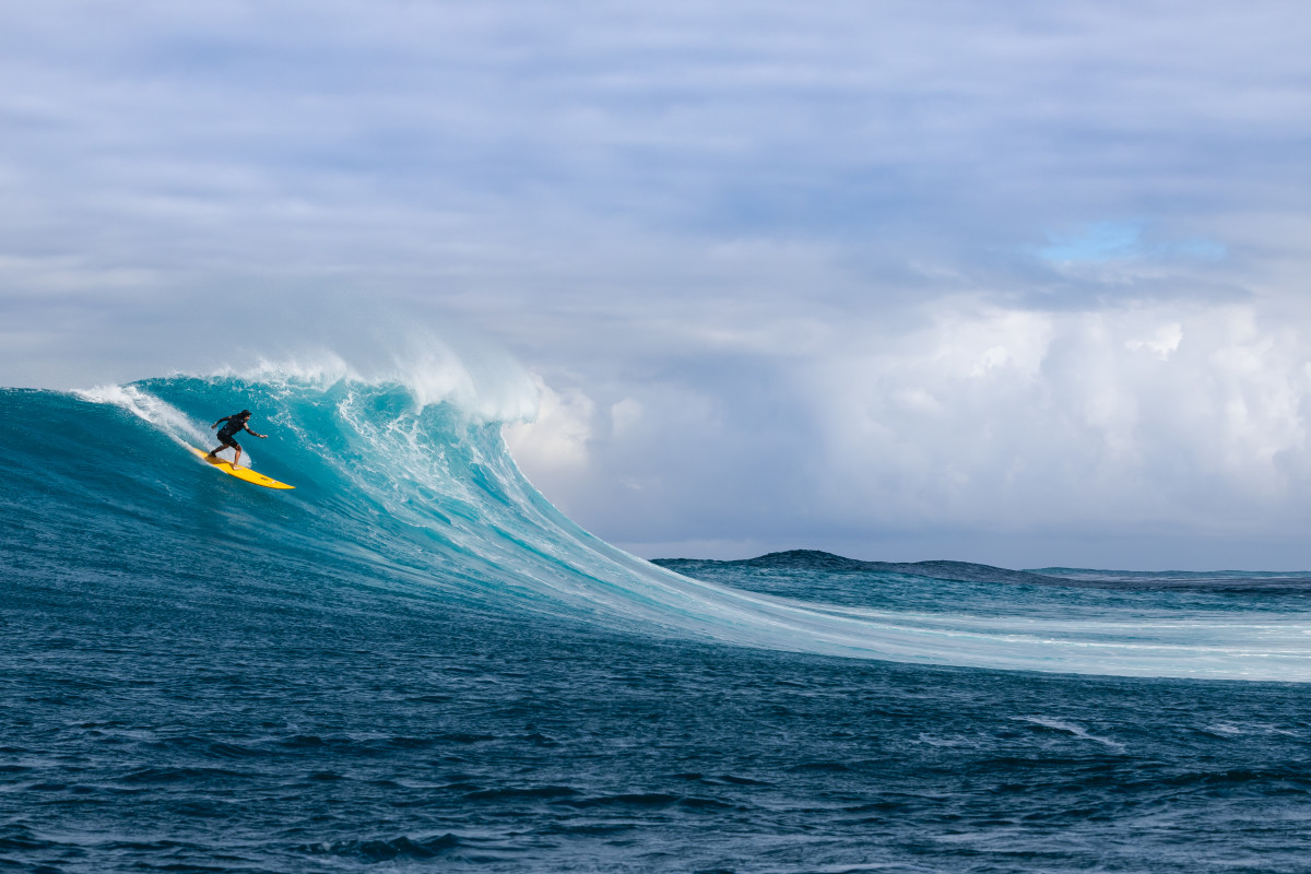 Gallery: Big Wave Women Take On Hawaii Outer Reef In Red Bull Magnitude ...