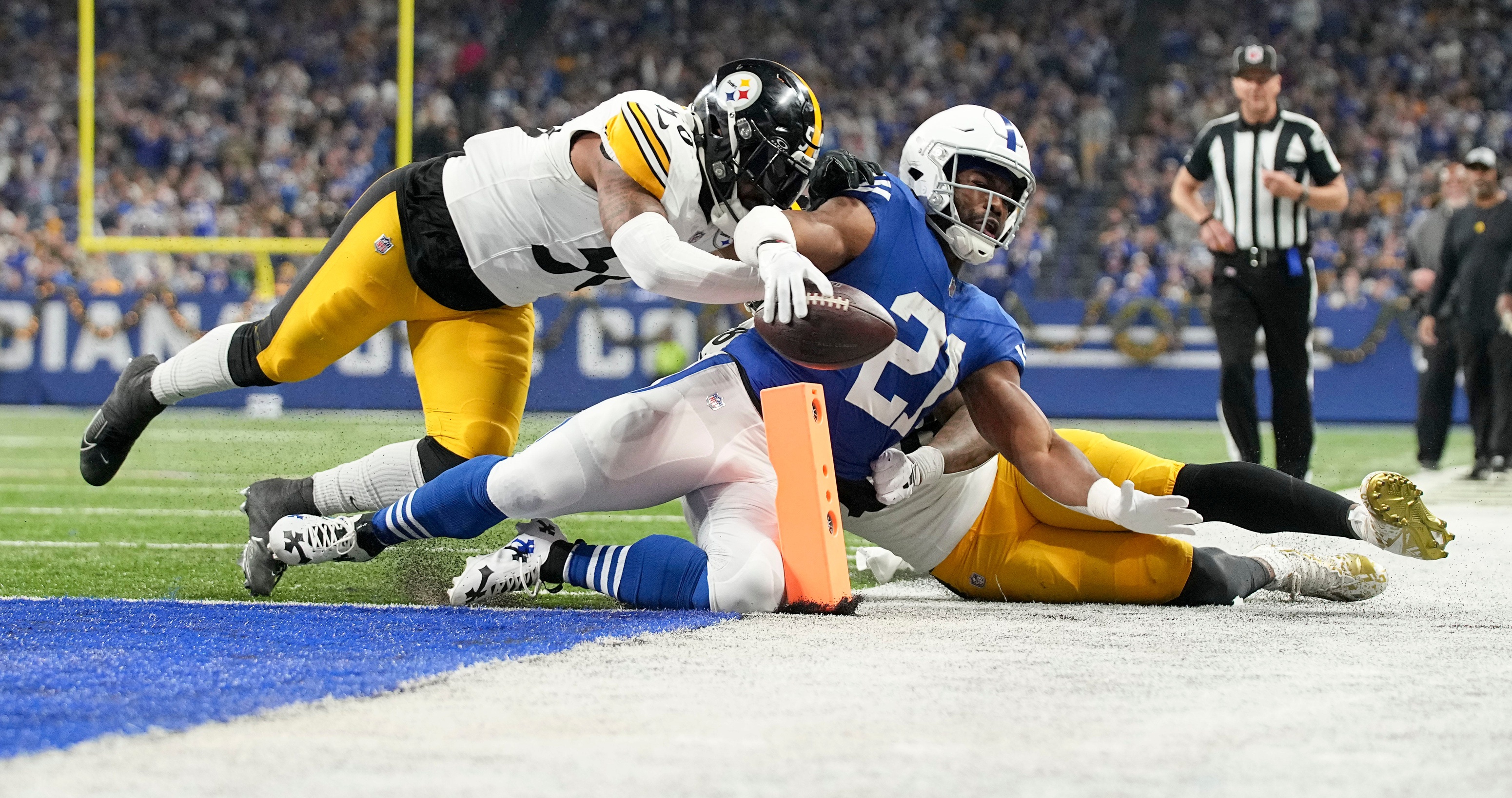 Cincinnati Bengals Signing Zack Moss to Pair With Running Back Chase ...