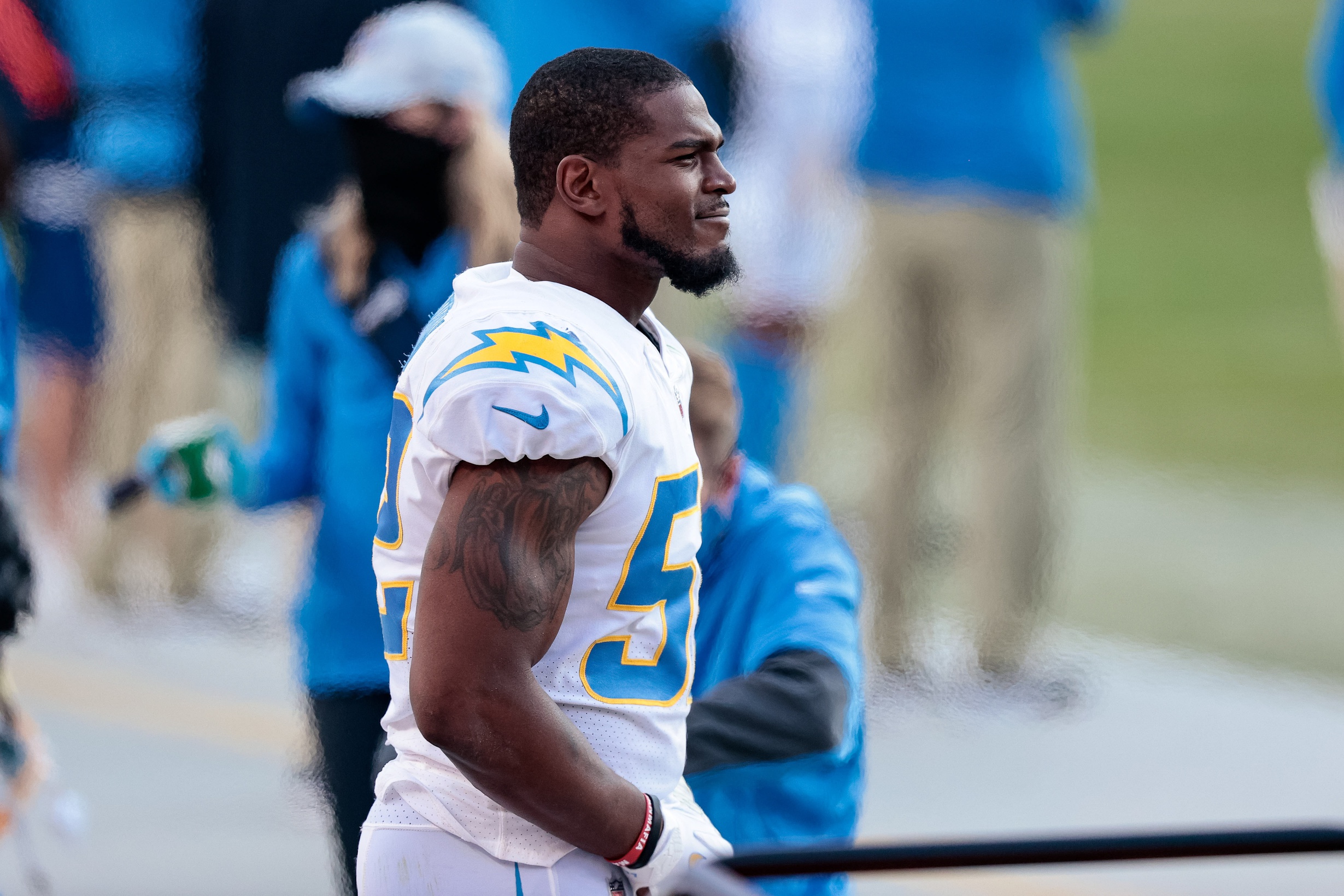 Chargers Eyeing Reunion With Former Pro-Bowl Linebacker - Sports ...
