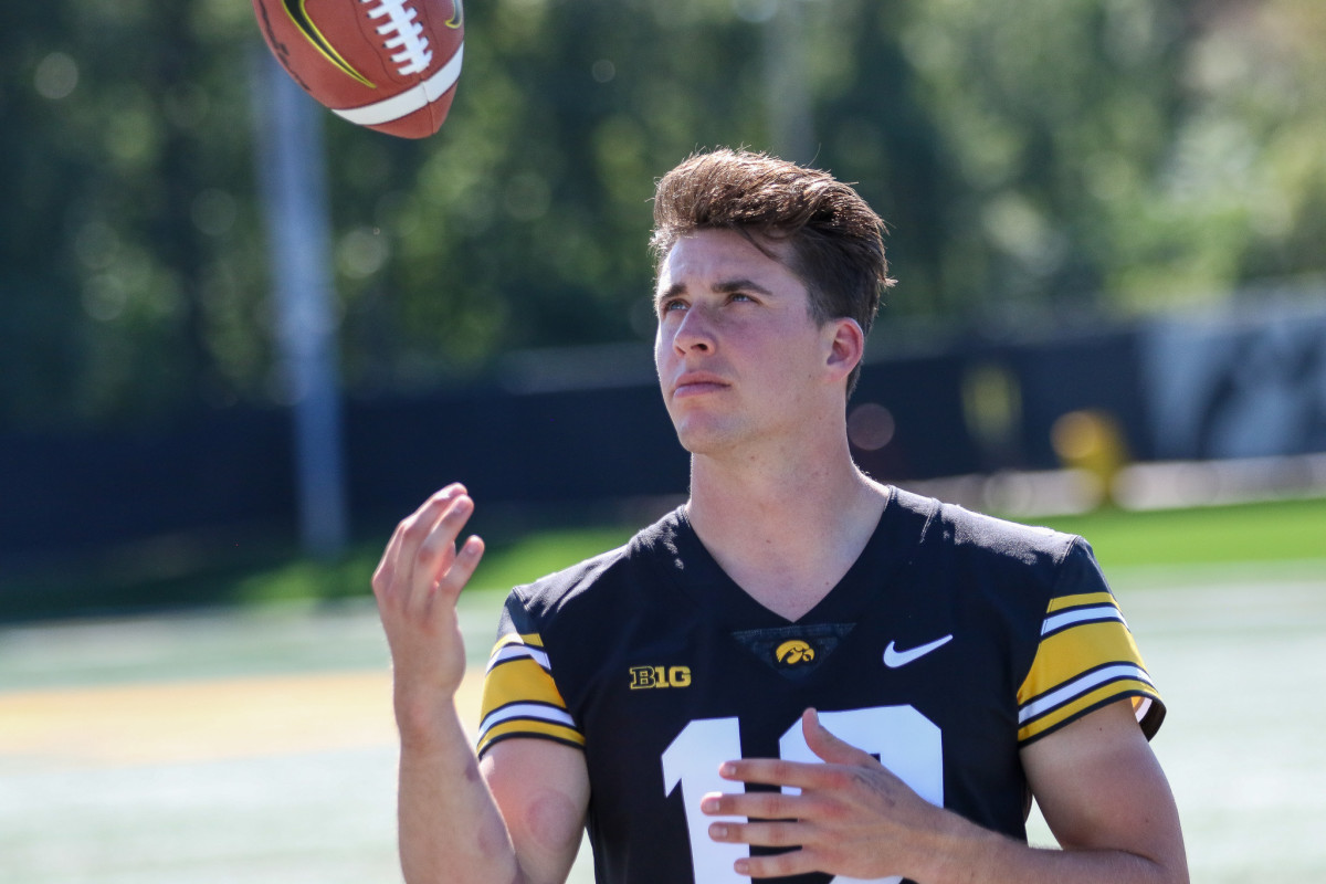 Iowa Football Position Preview: QB - Sports Illustrated Iowa Hawkeyes ...