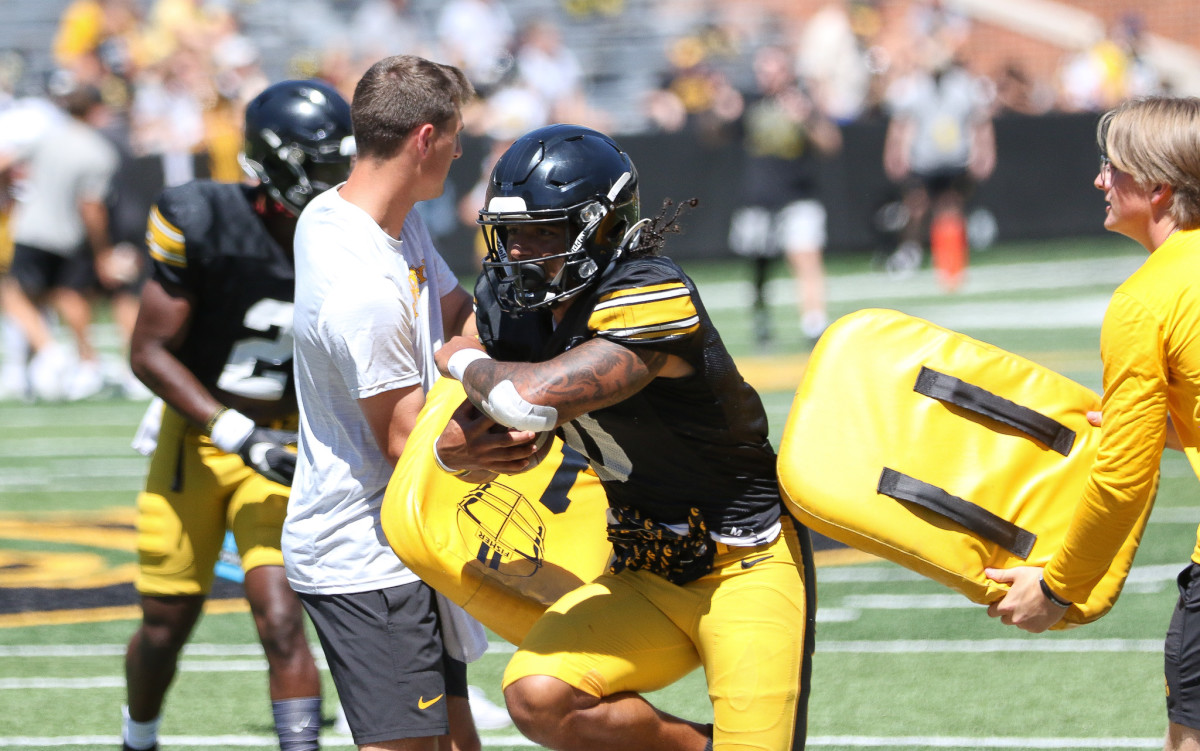 Howe: Iowa Football Kids Day Observations - Sports Illustrated Iowa ...