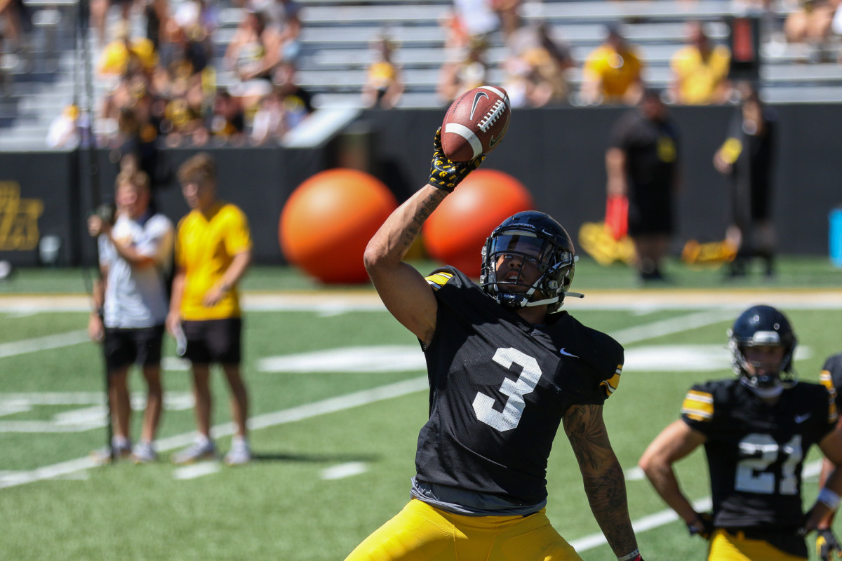 Photo Gallery: Iowa Football Kids Day - Sports Illustrated Iowa ...