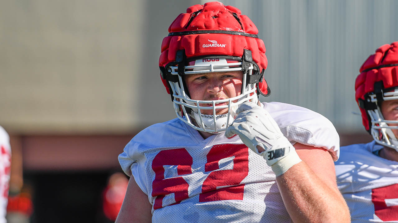 Hogs' Brady Latham, Beaux Limmer After Practice - Sports Illustrated ...