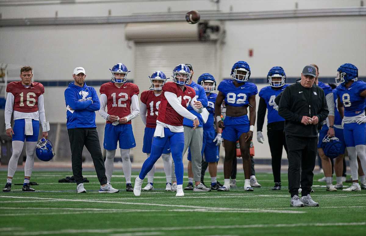 Tennessee Football Early Scouting Report: Devin Leary - Sports ...