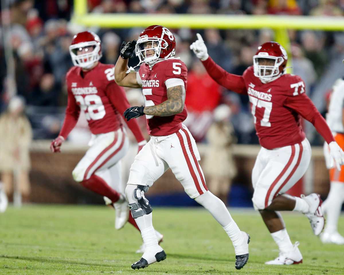 WATCH: Billy Bowman Snatches 100-Yard Interception, Gives Oklahoma the ...