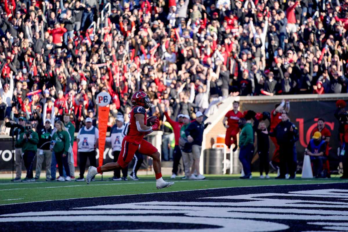 Recruiting Roundup: Cincinnati Bearcats Football Offers 2025 Three-Star ...