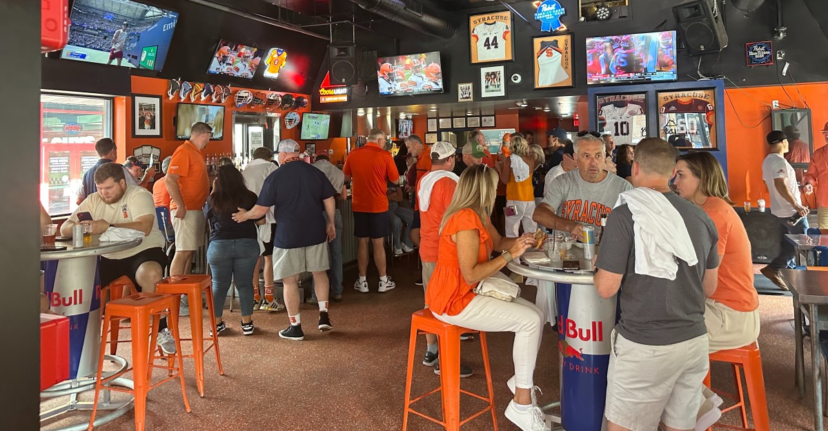 Labatt Strikes Partnership with Syracuse Athletics - Sports Illustrated ...