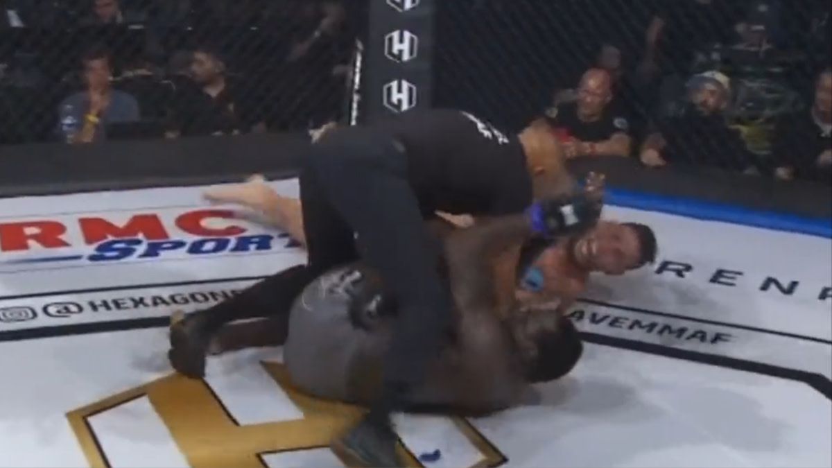 VIDEO: Referee Dives In To Save MMA Fighter After Massive One-Shot KO ...