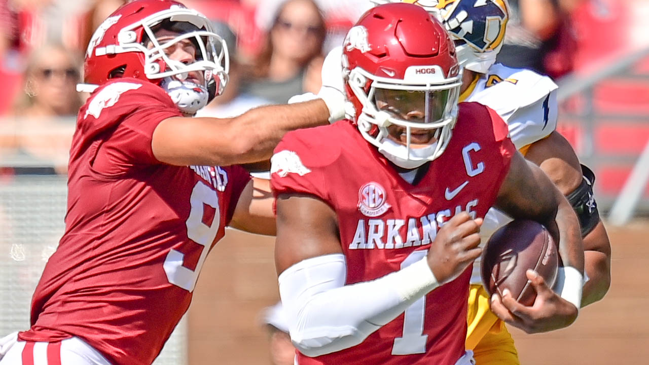 Hogs' Linebackers Antonio Grier, Chris 'Pooh' Paul - Sports Illustrated ...