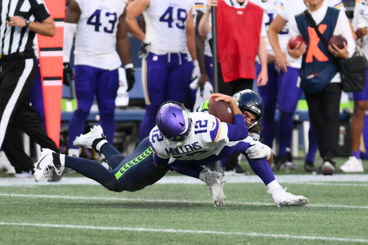 Seattle Seahawks Place RB Kenny McIntosh on IR, Promote 2 From Practice ...